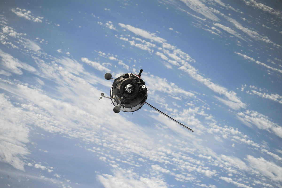 Direct Satellite Communication via Smartphone Awaits June Launch ...